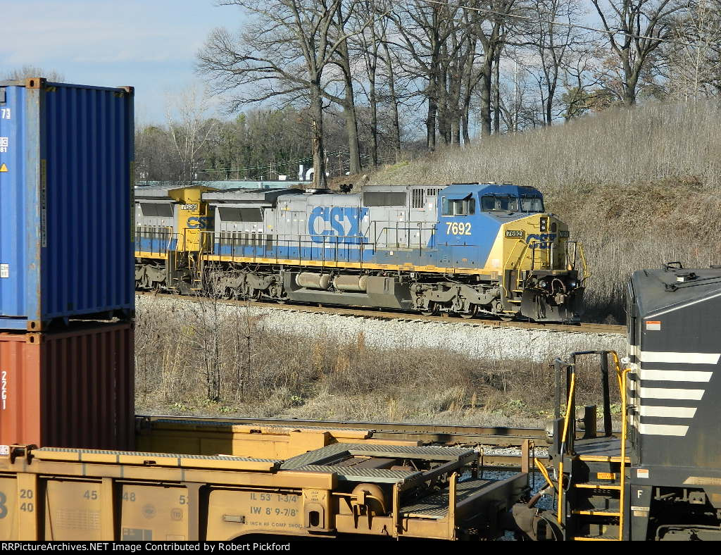 CSX 7692 (C40-8W)
